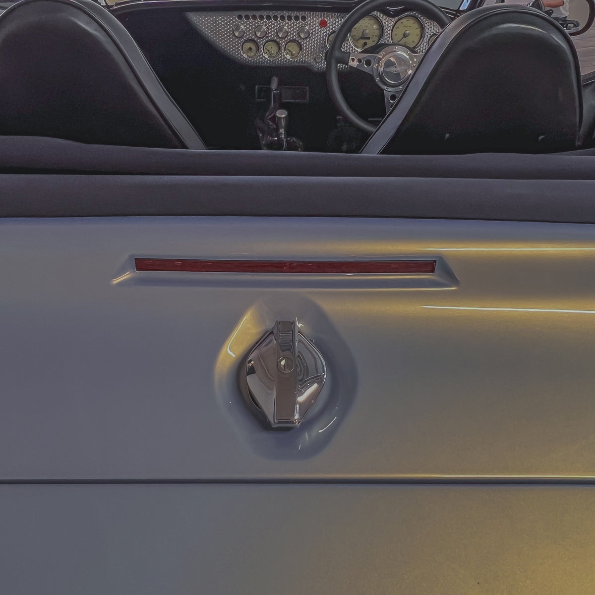 SOLD - Morgan Aero 8 MK1 4.4 V8 Manual - Cloud silver - Krazy Horse