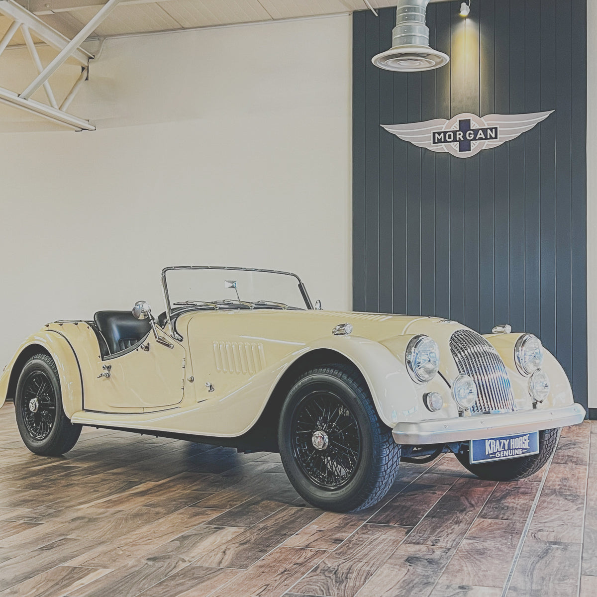 SOLD - Morgan 4/4 1.6 Ford - Morgan Classic Old English White - Krazy Horse