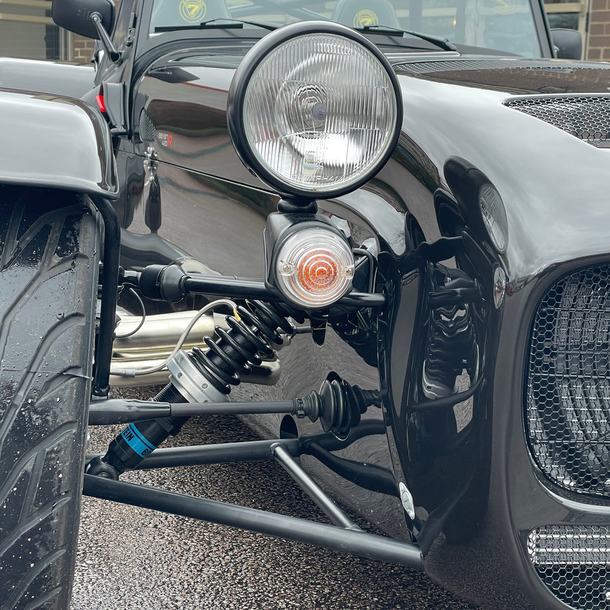 SOLD - BRAND NEW UNREGISTERED CATERHAM SEVEN 420R - GRAVITY BLACK WITH ...